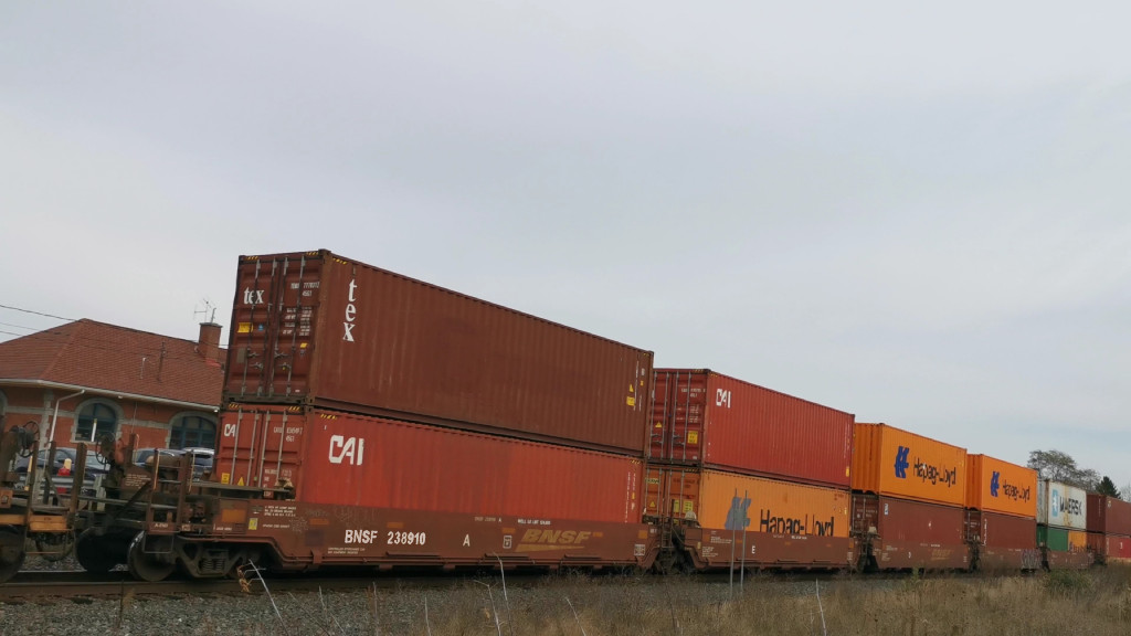 BNSF 238910 (5 Section Well Car Altogther)